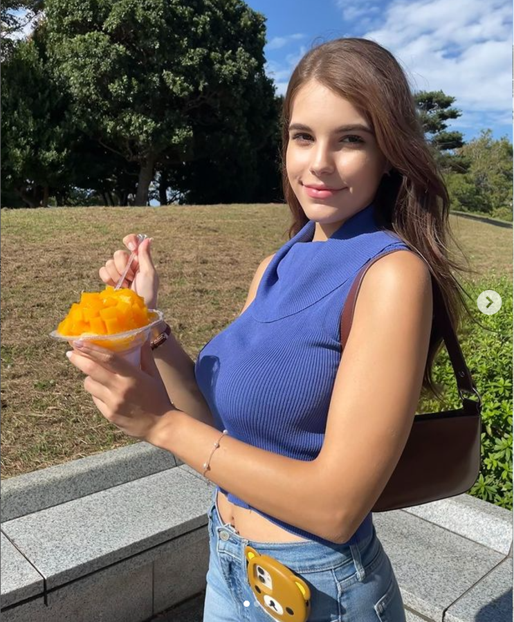 デカ女・柱ショットで話題！ネトーチカの年齢や出身地は？オタサーの姫だった！ – ここWEBlog